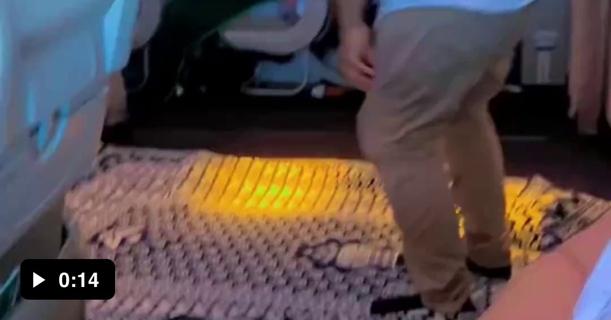 Must be a magic carpet... and it’s not working... - 9GAG