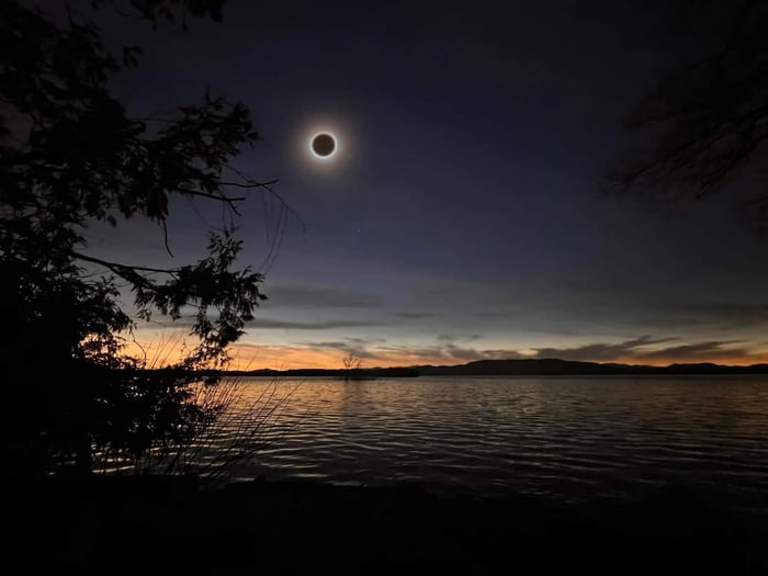 The way the total solar eclipse landscape looks - 9GAG