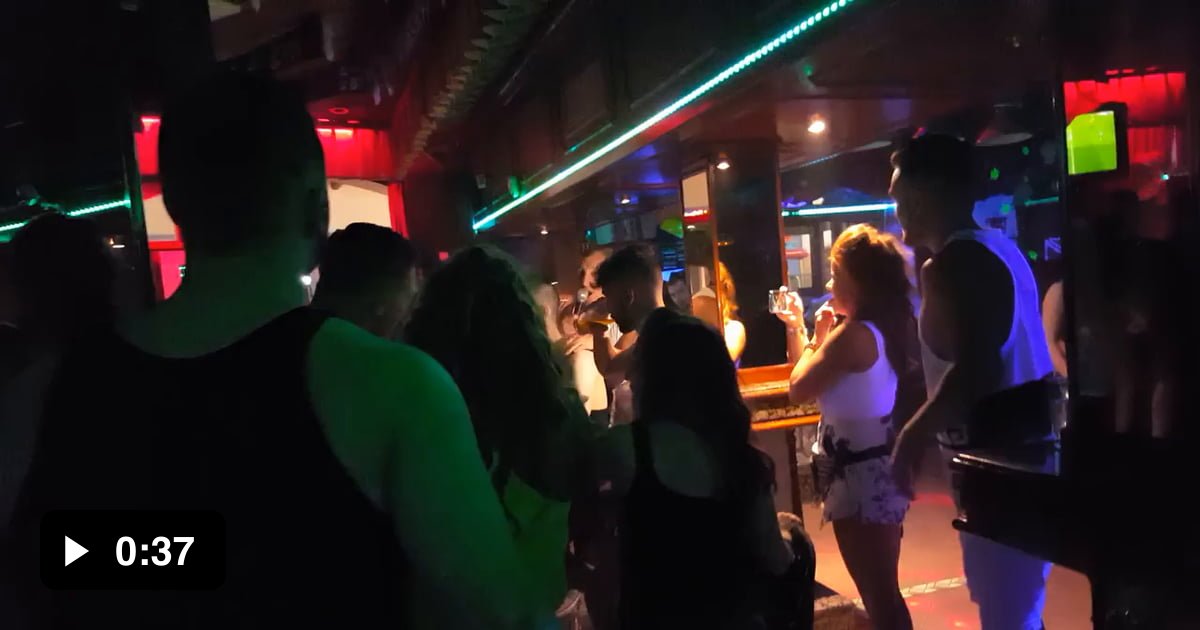 Girl knocks a guy out with a slap in bar - 9GAG