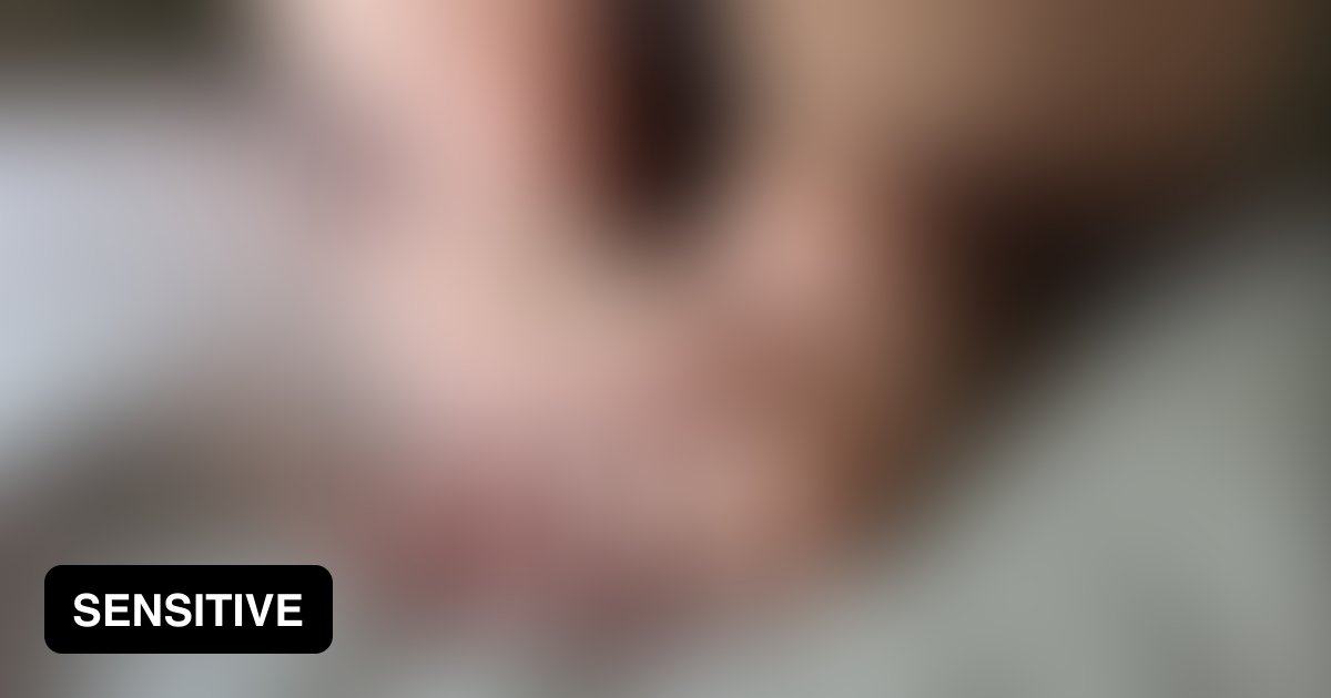 Leave some red marks on these white cheeks for me - 9GAG