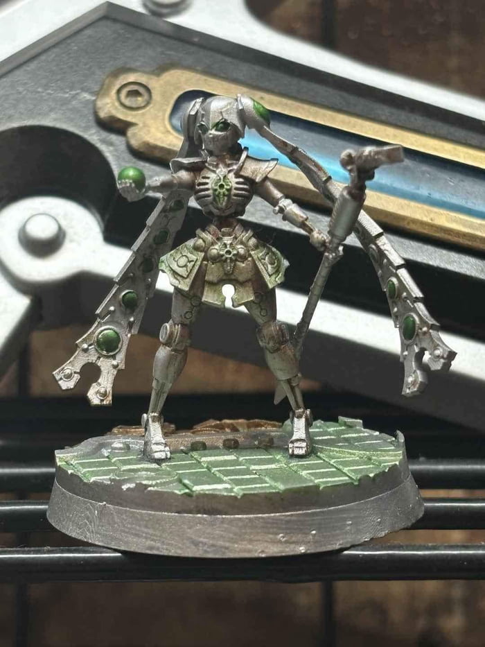 Hatsune Miku as a Necron - 9GAG