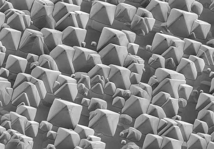 Solar panels under electron microscope - 9GAG