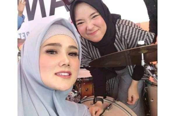 Senior & Junior - 9GAG