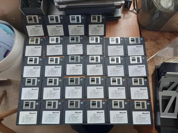 The 28 installation disks for Windows 95 - 9GAG