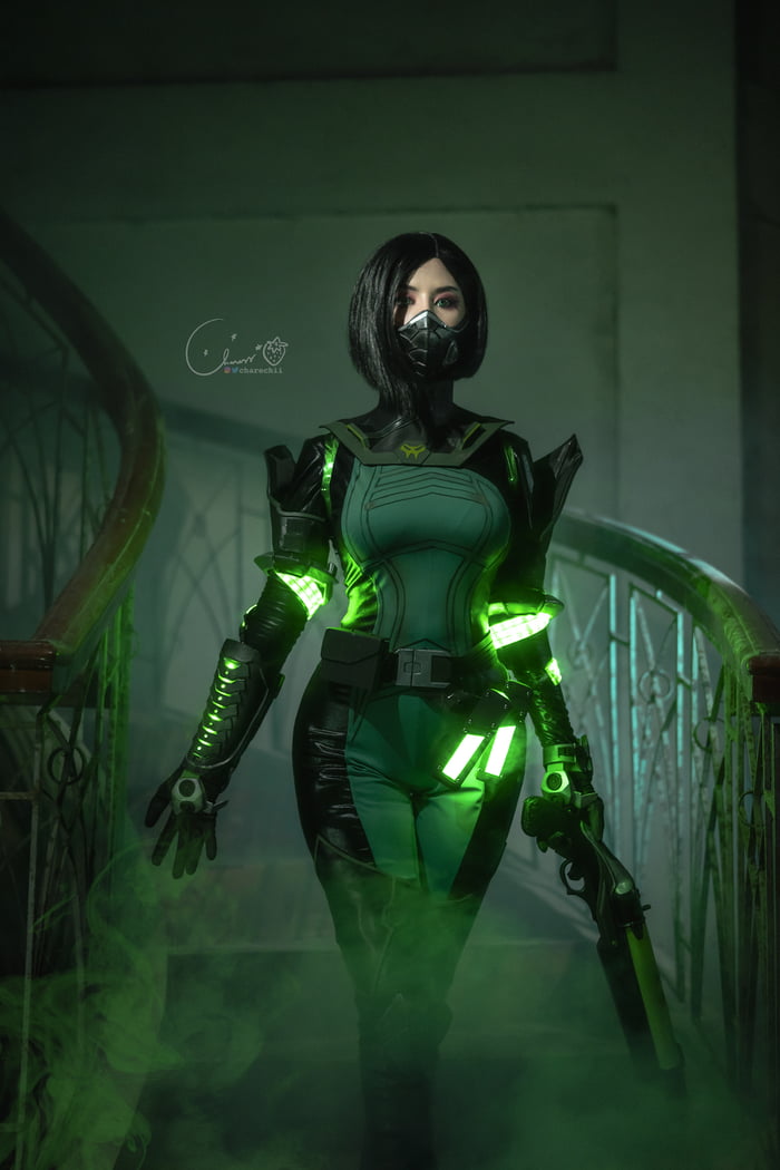 Welcome to my world! Viper Cosplay by Charess - 9GAG