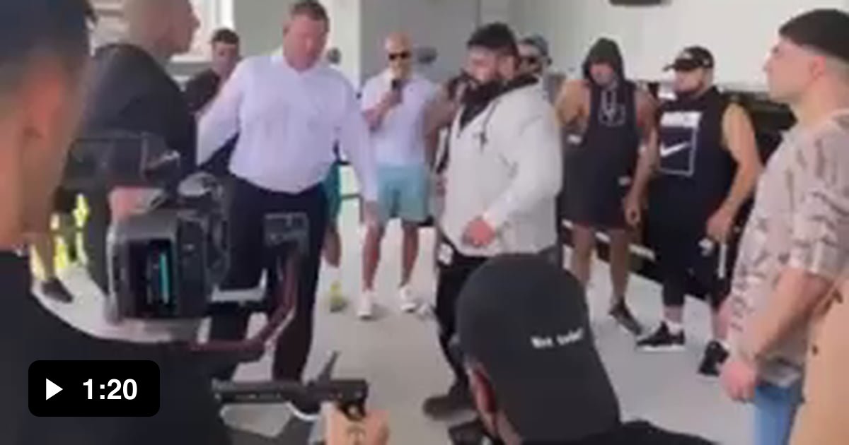 How would you describe sound at 0:14? (Ford vs Iranian Shrek) - 9GAG