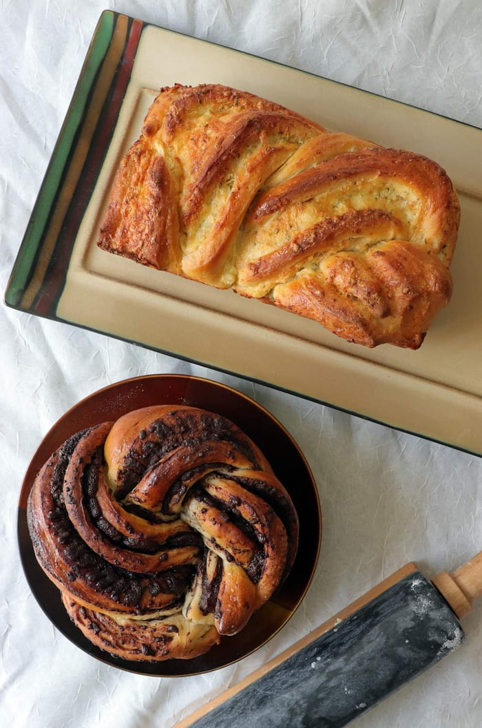 Chocolate / garlic cheese bread - 9GAG