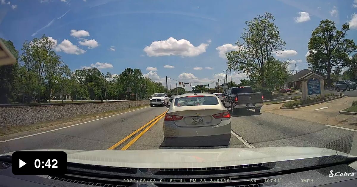 Didn’t get to cut the line, proceeds to pass on wrong side… 🤦♂️ - 9GAG