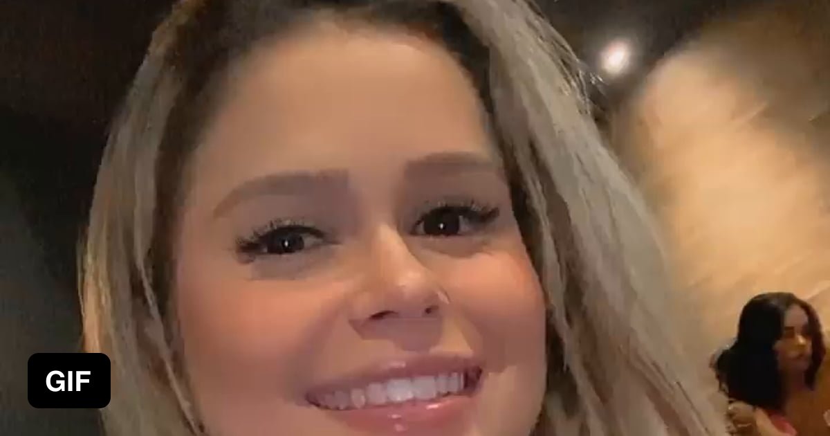 Am i crazy or does this random brazilian chick looks just like ...