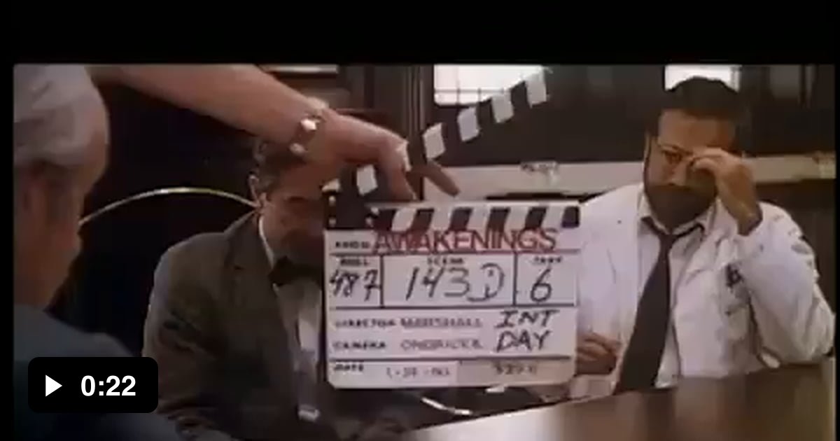 Robin Williams cracking up De Niro, on the set of Awakenings, 1990 - 9GAG