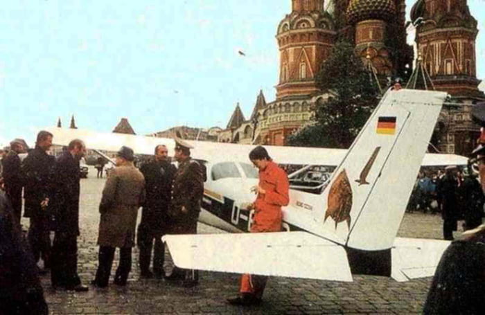 Mathias Rust, the teenager who flew illegally to Red Square, 1987 - 9GAG