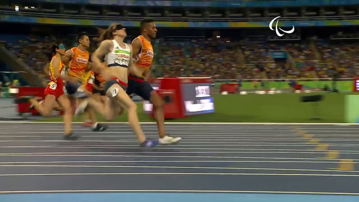200m women blind race - 9GAG