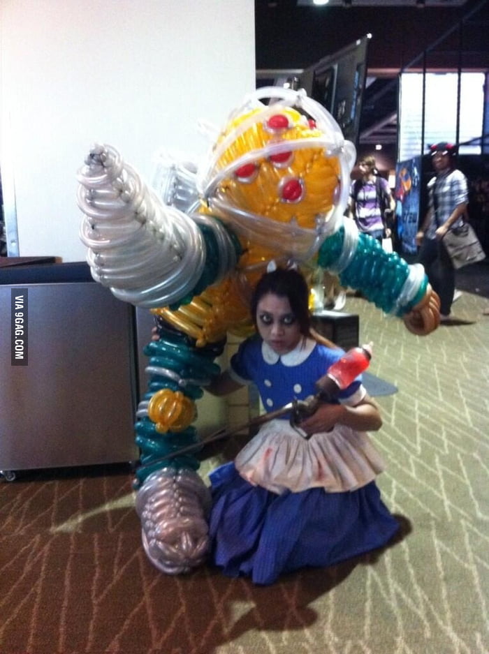 Big Daddy made out of balloon - 9GAG