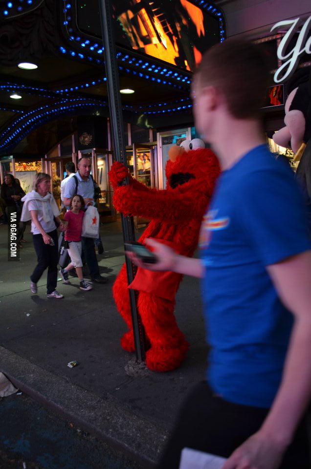 Just Elmo pole dancing in Times Square - 9GAG