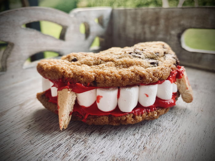 Halloween chocolate chip cookie teeth - 9GAG