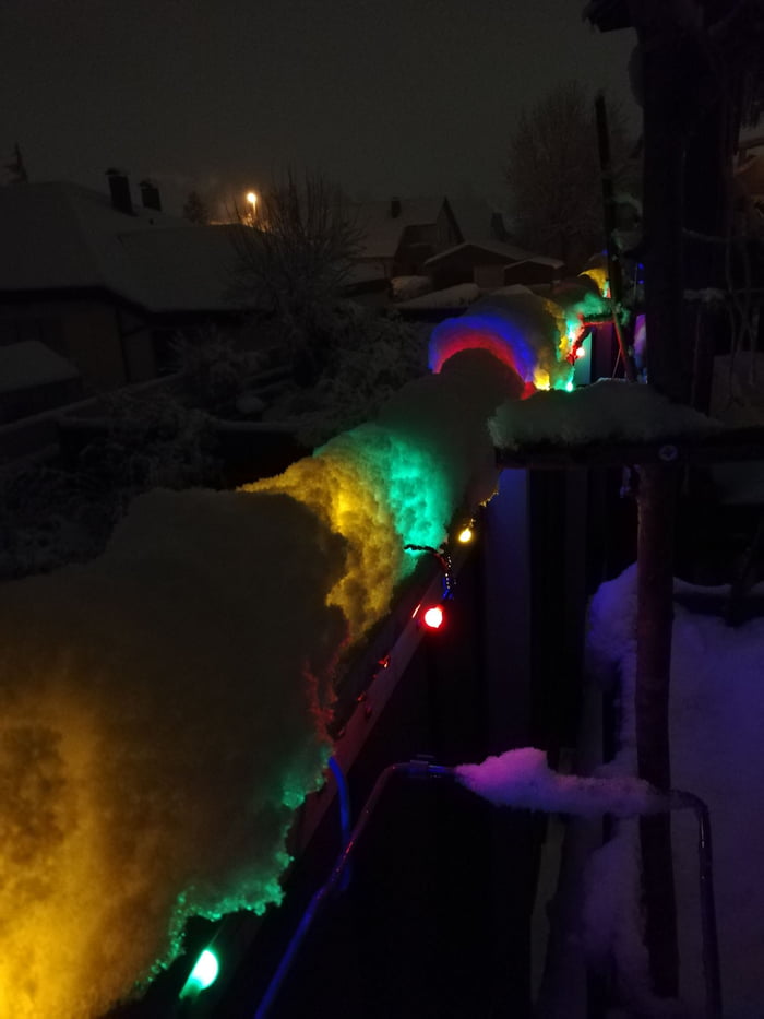 Lights under Snow - 9GAG