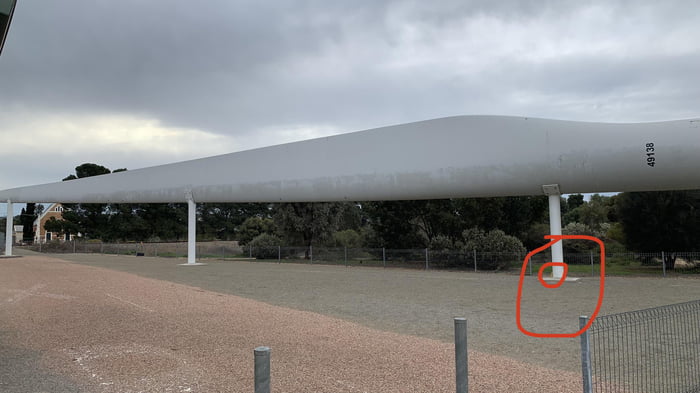 How big a wind turbine blade is (banana for scale) - 9GAG