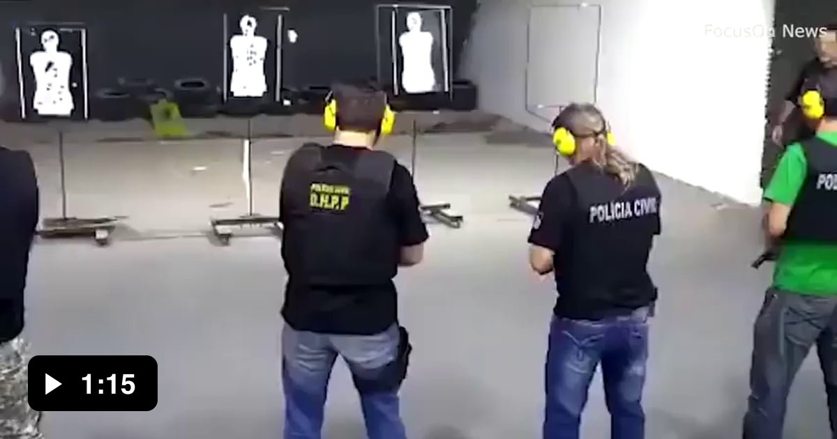 Police instructor risks life by dodging bullets on the gun range - 9GAG