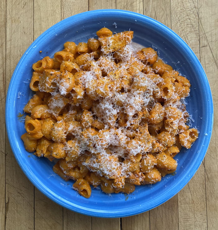 Pipe Rigate in a Roasted Red Pepper Sauce - 9GAG