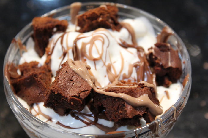 Brownie sundae with melted kinder chocolate! - 9GAG