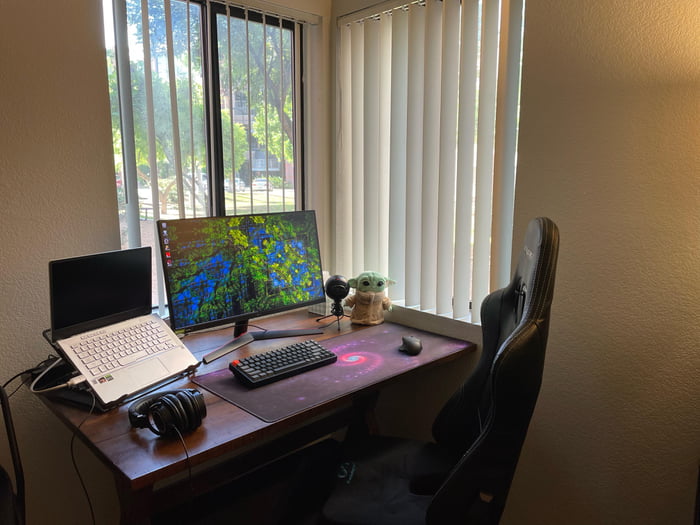 Dorm room kitchen table gaming setup - 9GAG