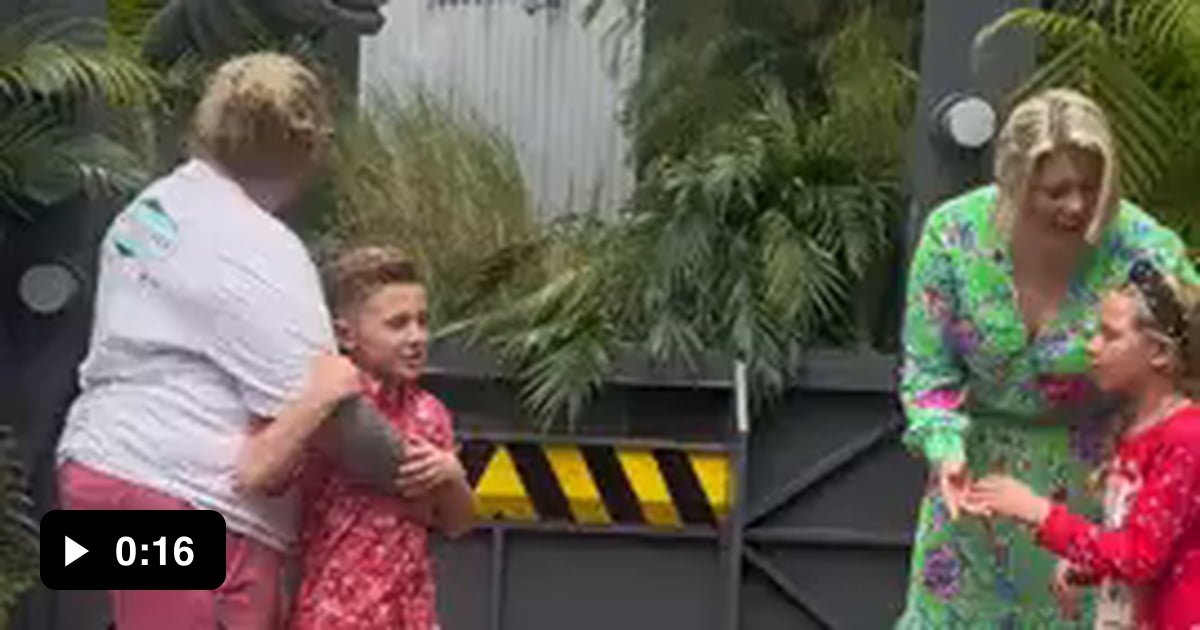 Poor kid got so scared that he tried to fly.. - 9GAG