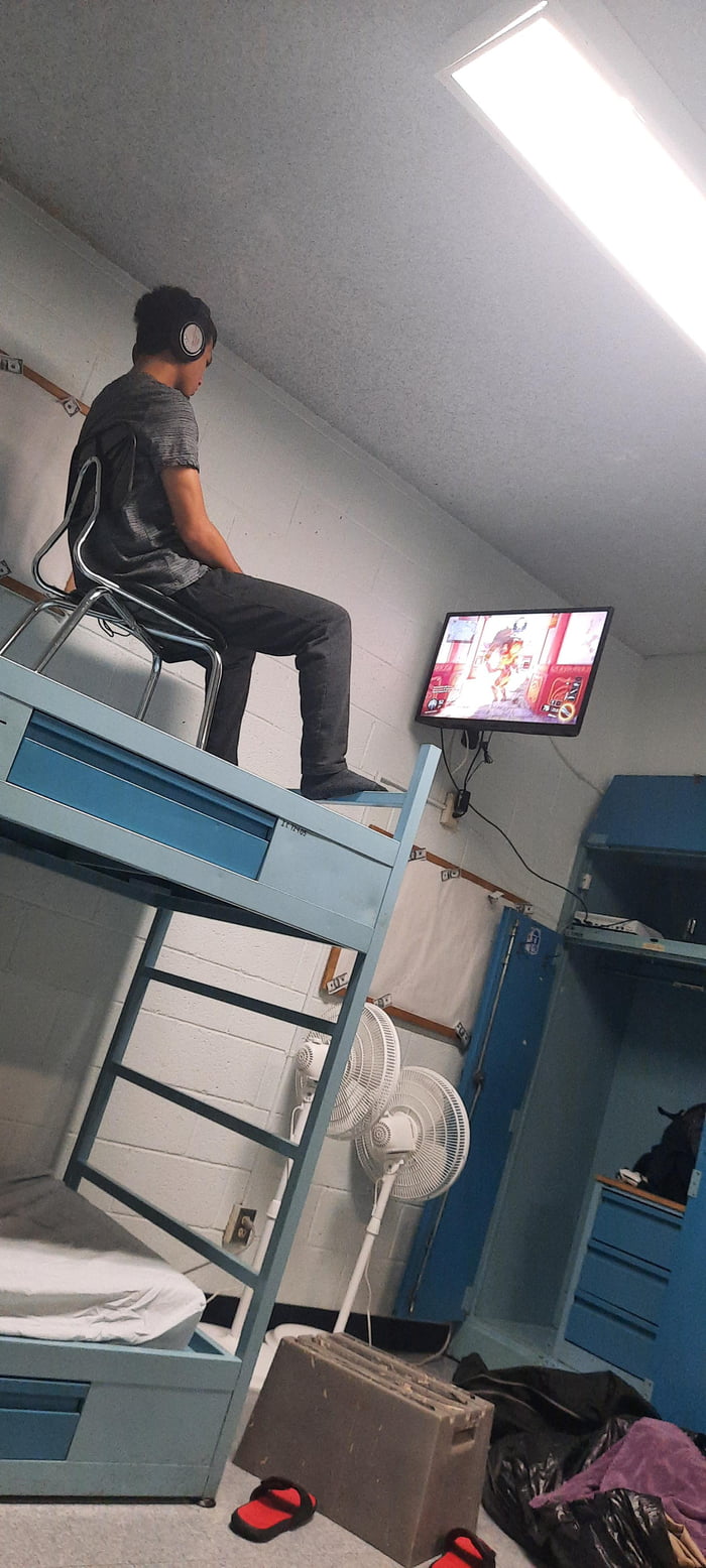 Peak gaming ladies and gentlemen (and non binary respectibles) - 9GAG