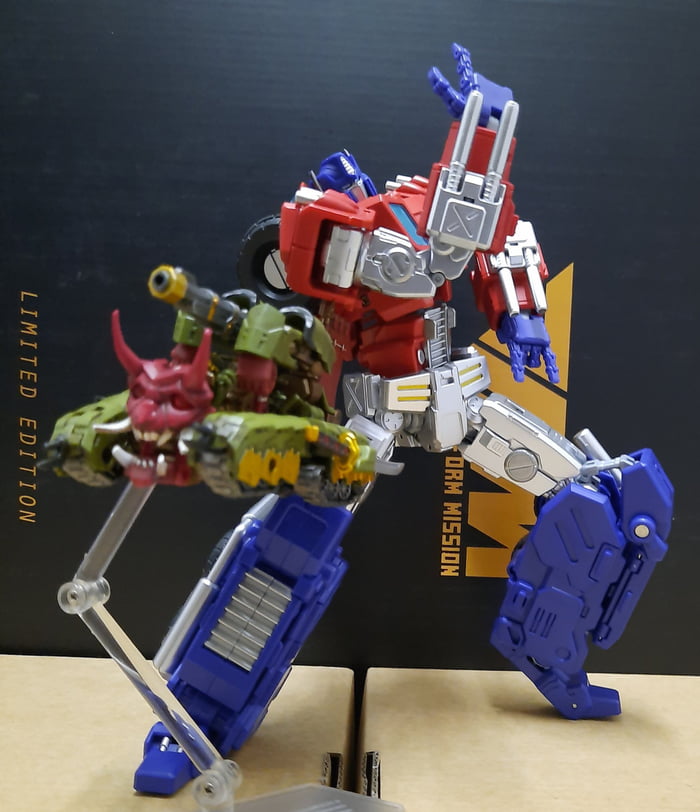 Fun Fact Optimus in the Japanese dub of Transformers Prime share the ...
