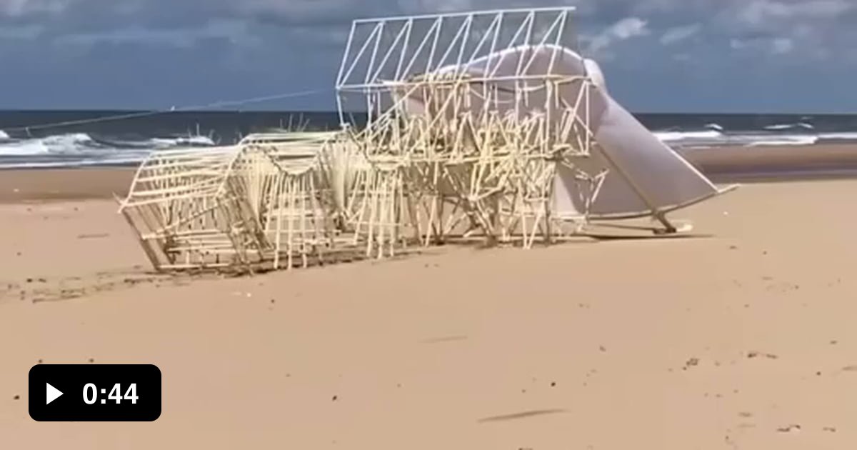 A primitive vehicle alike object that have synchronised parts move ...