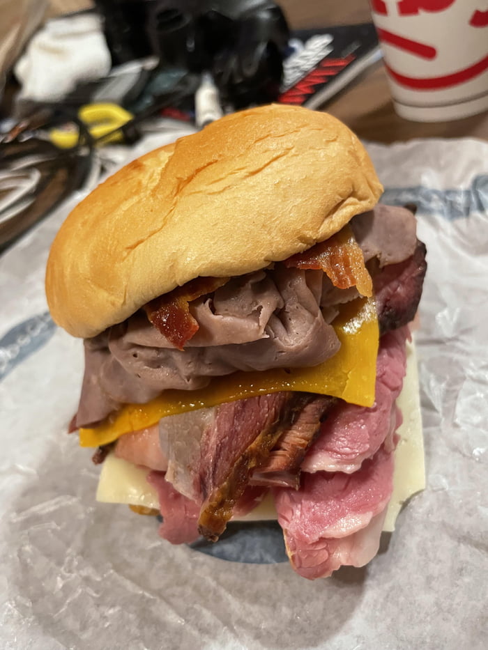 Just ate an arbys meat mountain, never felt more American - 9GAG