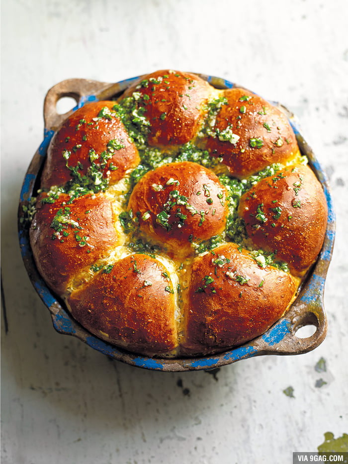 "Pampushka" Garlic Bread - 9GAG