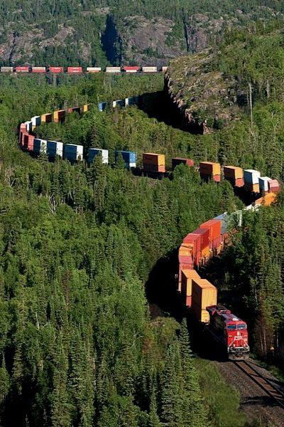 This very long train in Ontario, Canada. - 9GAG