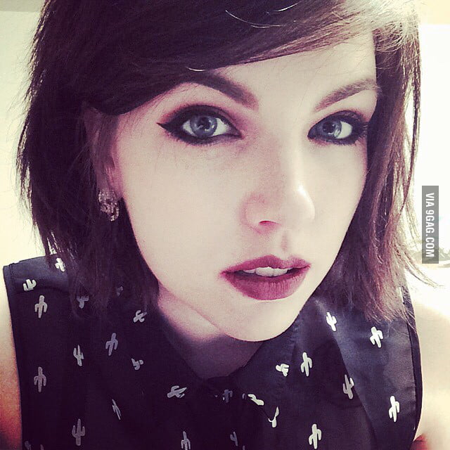 Bright Eyes, Red Lips - 9GAG