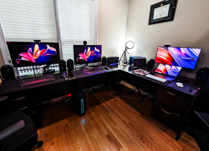 Home photo editing+gaming station... - 9GAG
