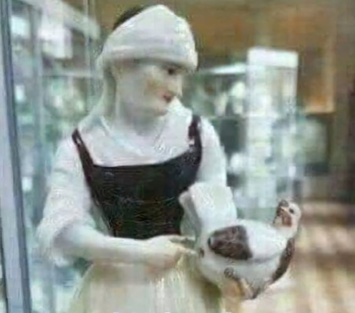 Ceramic figure of... - 9GAG