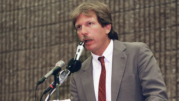 Gary Webb famously died of two gun shot wounds to the head and his ...