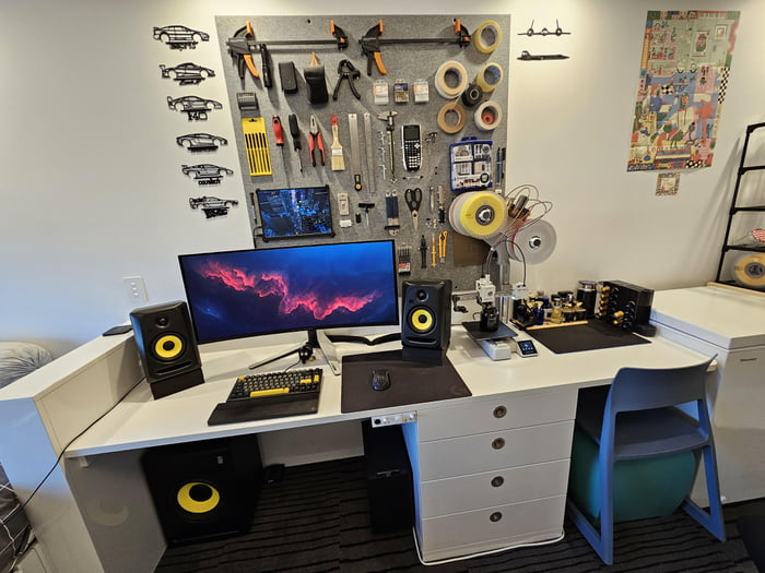 Design student in tiny apartment - 9GAG