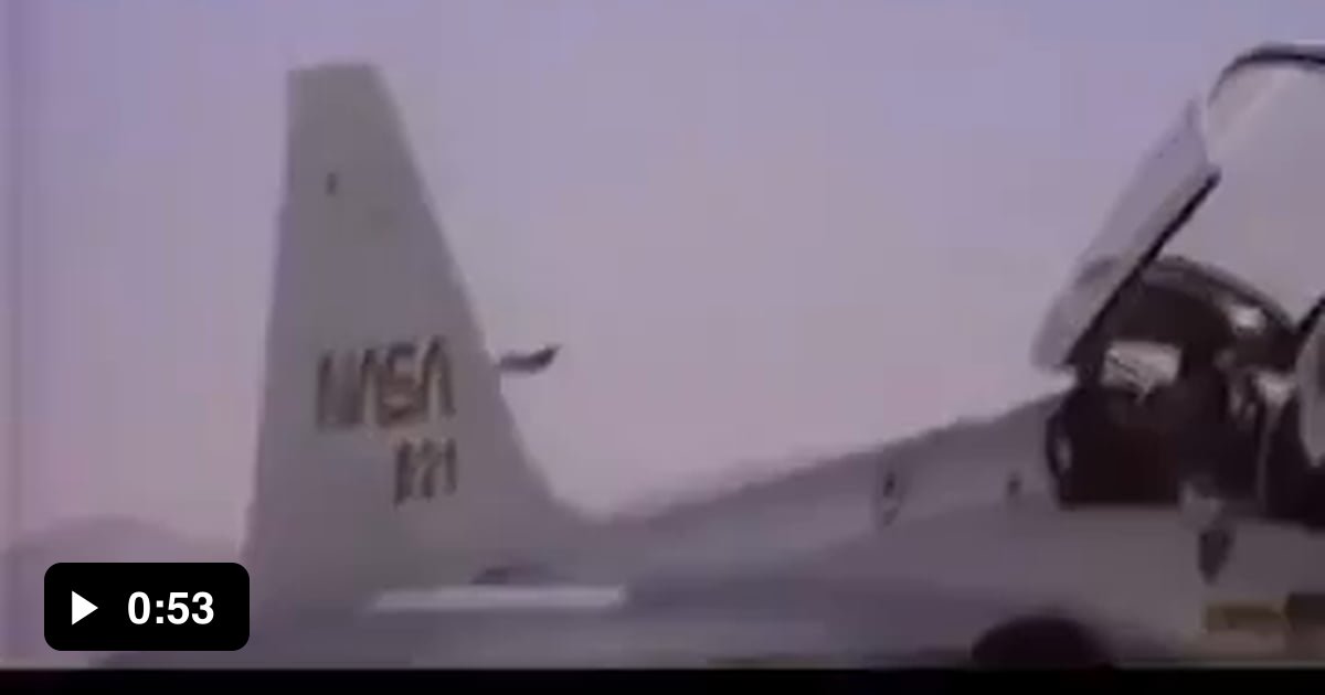 SR-71 Blackbird Kicking in it's Afterburners for Crowd Below - 9GAG