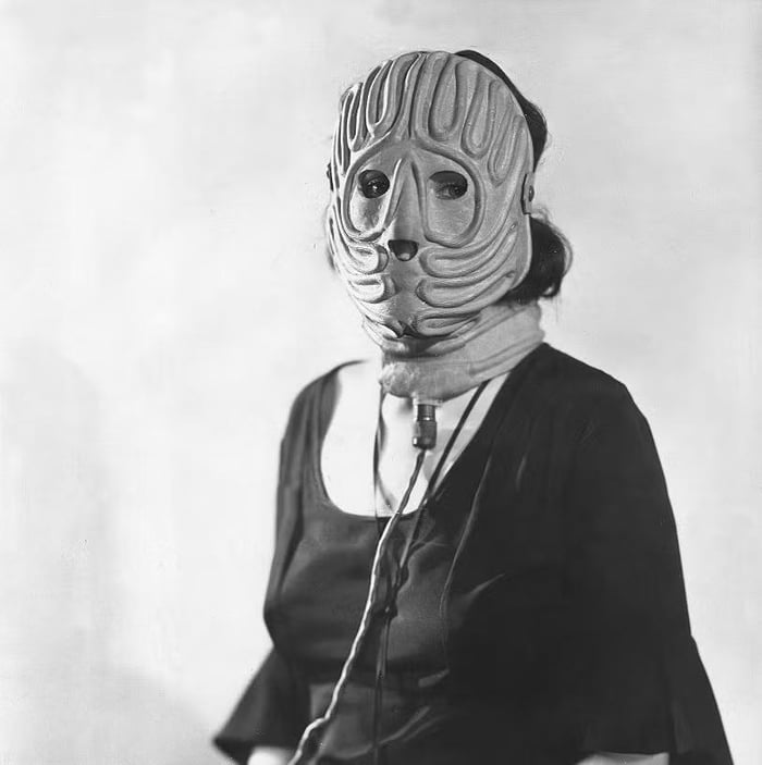 Electric heat mask with coils that promise to "melt away" imperfections ...