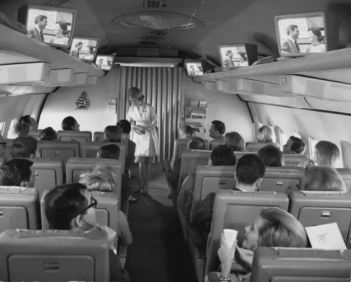 In-flight entertainment, 1961 - 9GAG