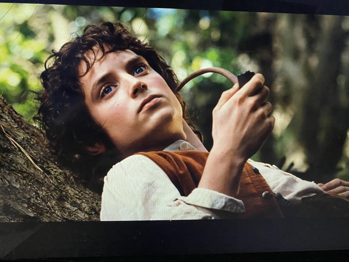 Frodo smoking pipe at 45 mins into Fellowship - 9GAG