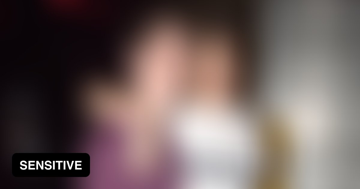 Miley Cyrus with a fan, lovely - 9GAG