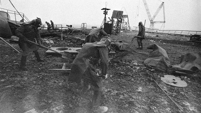 Photo of people cleaning the highly radioactive roof of Chernobyl. You ...