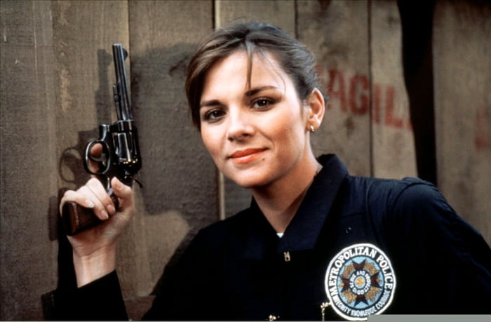 Kim Victoria Cattrall, 1984 ( Police Academy filming ) - 9GAG