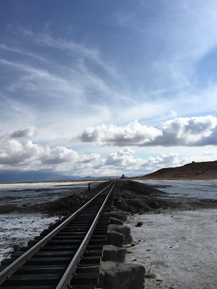 Endless train tracks in Potosí, Bolivia - 9GAG