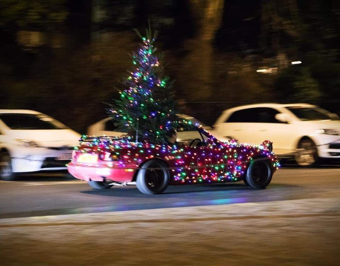 Christmas tree on wheels - 9GAG