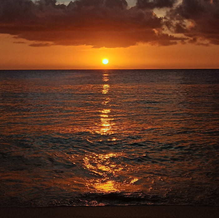 Sunset in Sint Maarten - 9GAG