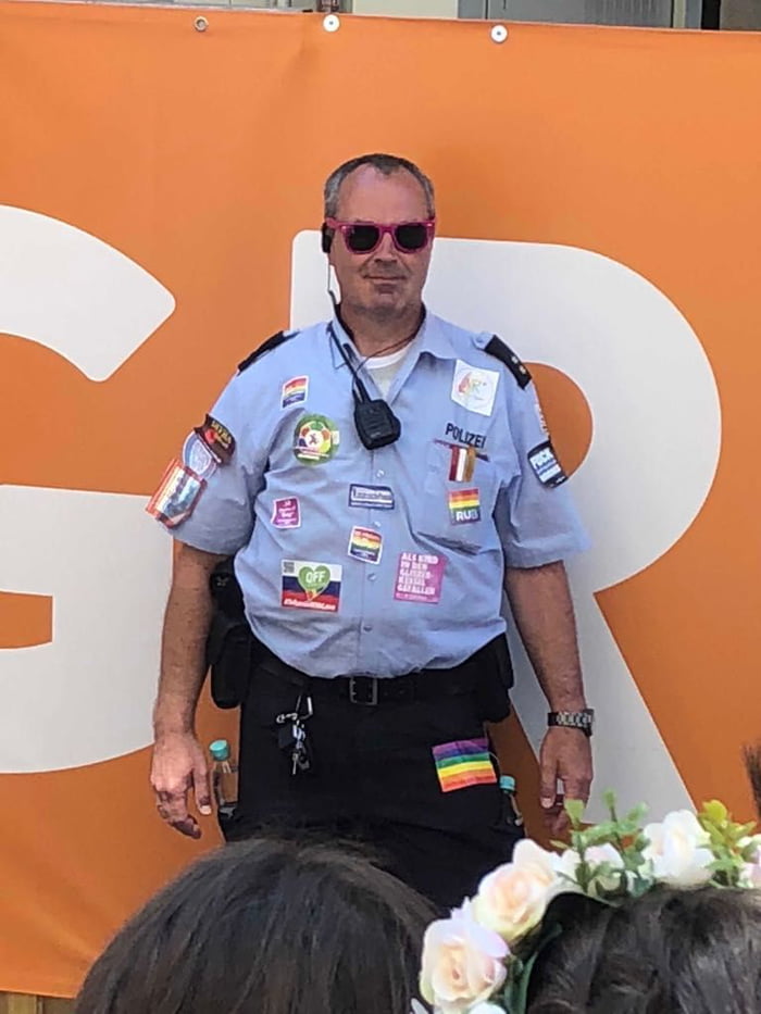 German Police officer today at the csd in cologne. Happy Pride 🏳️🌈🏳️🌈 ...