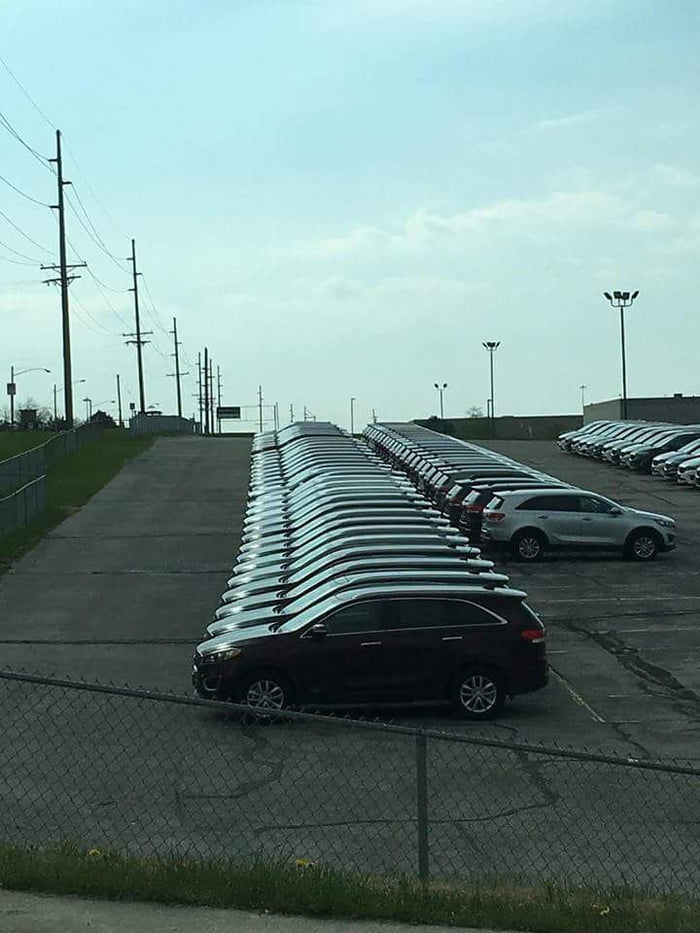 These perfect lines of cars - 9GAG