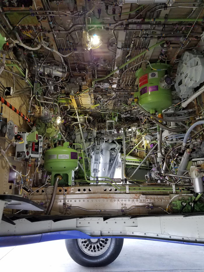 Inside Boeing 737-800 Wheel Well - 9GAG